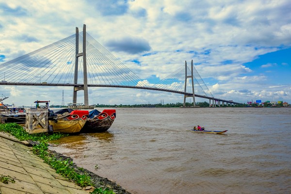 Đọc bài thơ “Ánh mắt sông Tiền” của Xuân Trường